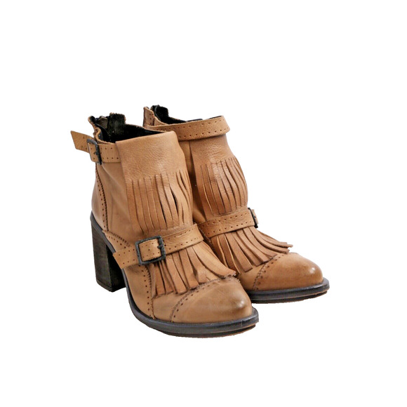 Free People | Shoes | Free People Kiltie Tan Beige Buckle Fringe Heel ...